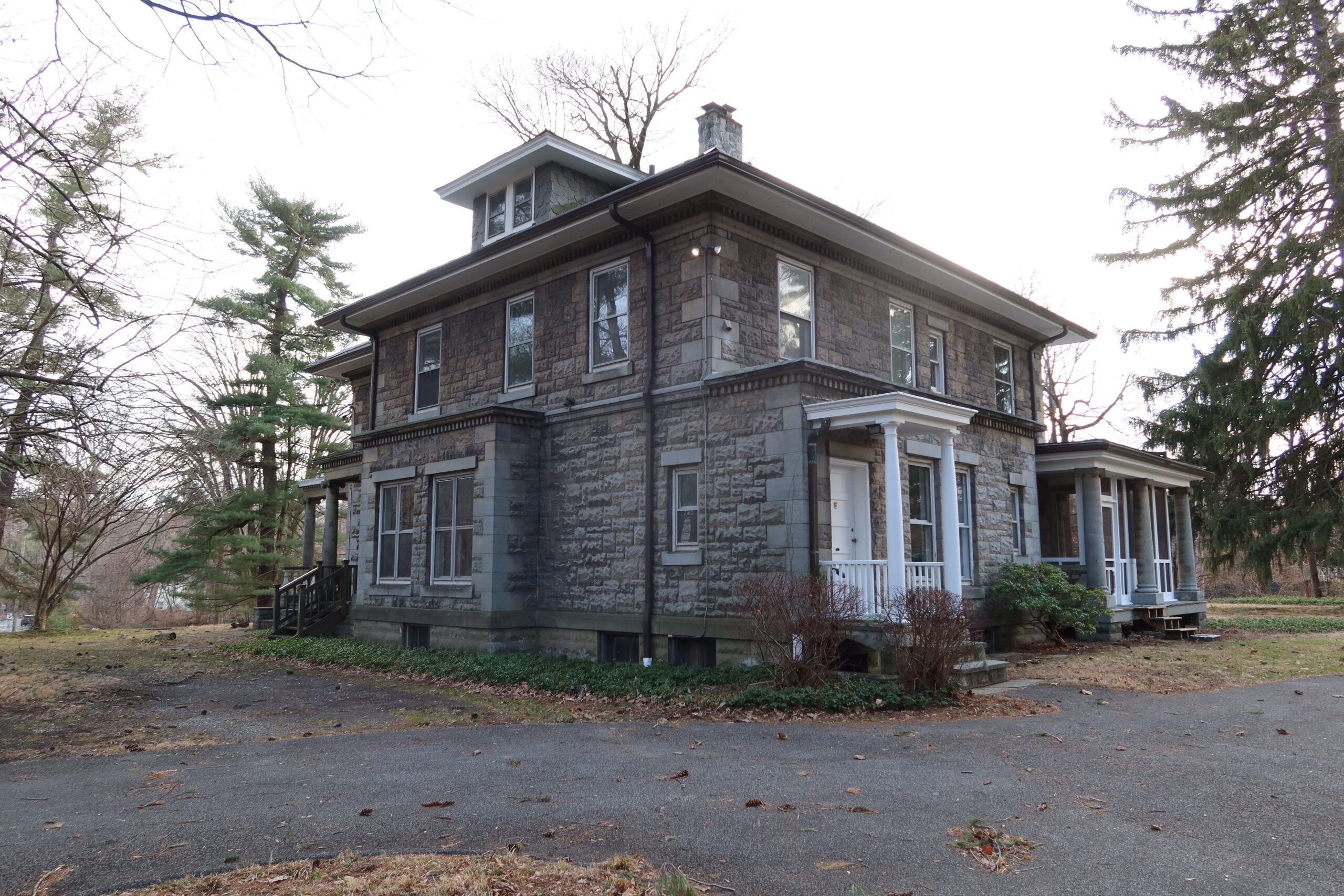 Views of the house – Manse Dreams